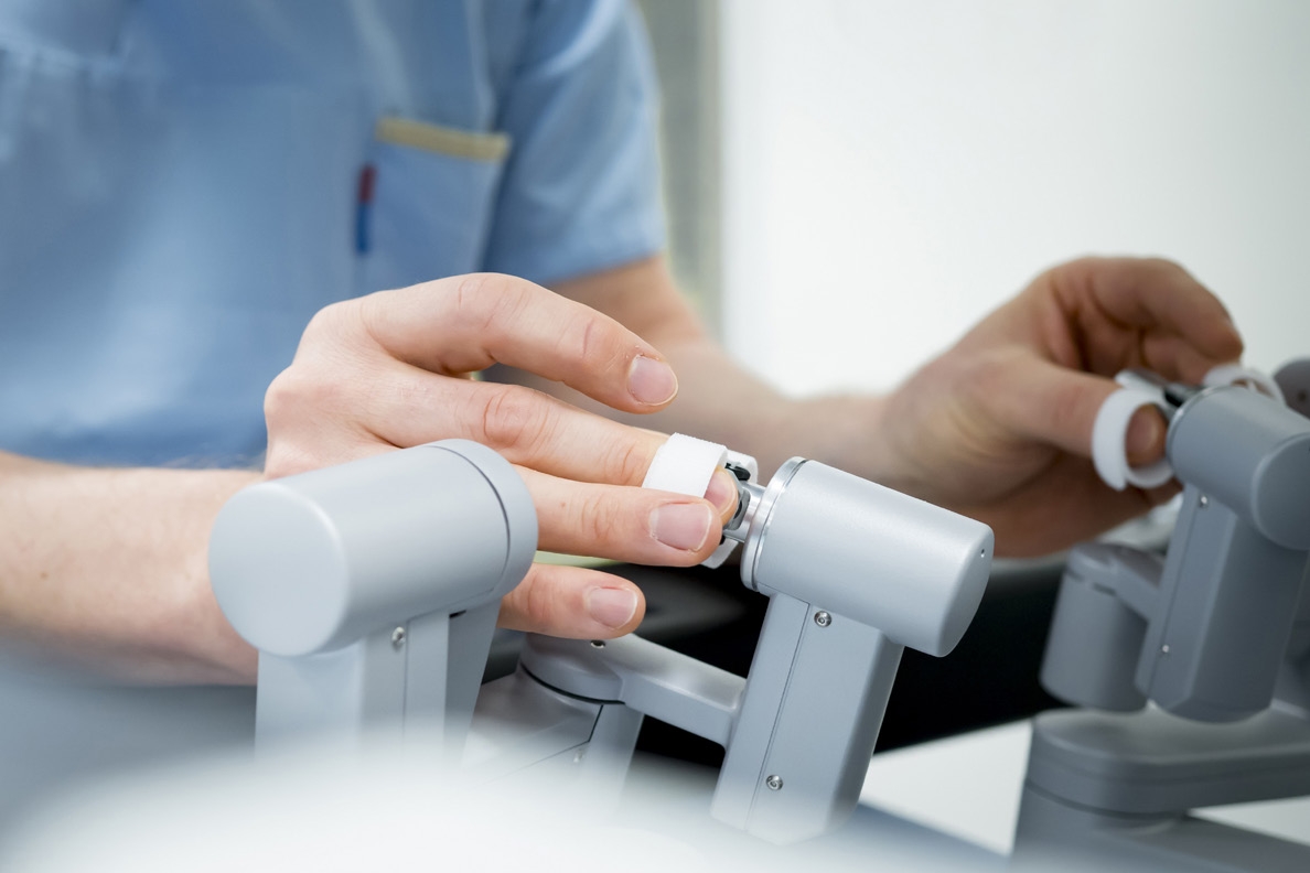 Minimalinvasive Eingriffe mit Hilfe des Da-Vinci-Robotersystems im LKH ...